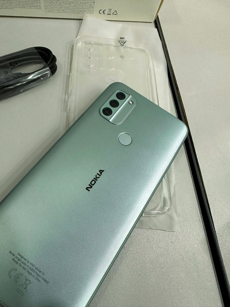 色誘買家: Nokia C31 開箱 – ManHungTech