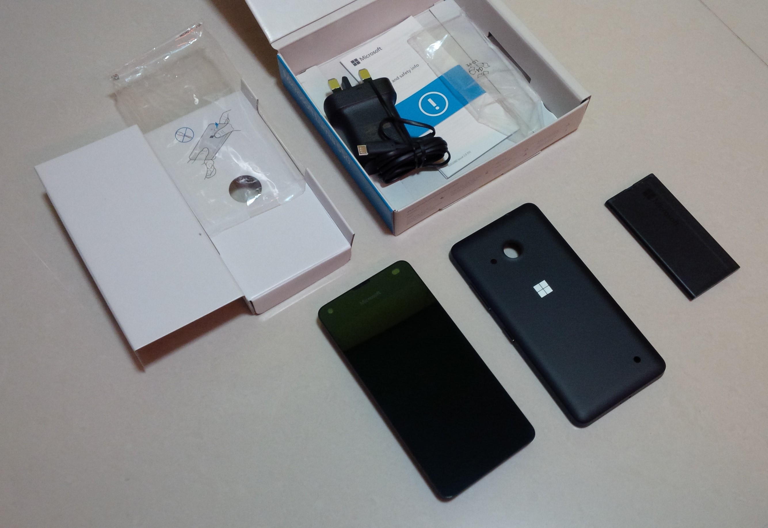 [專欄]Lumia 的黃昏: Microsoft Lumia 550 開箱 – ManHungTech